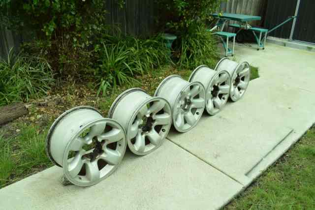 Nissan Patrol.... 5 Factory Original 16 inch wheels with valves ...