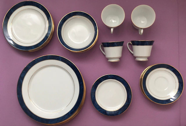 Noritake Maestro Blue Dinner Set with 24-carat gold lines. 24 pieces ...
