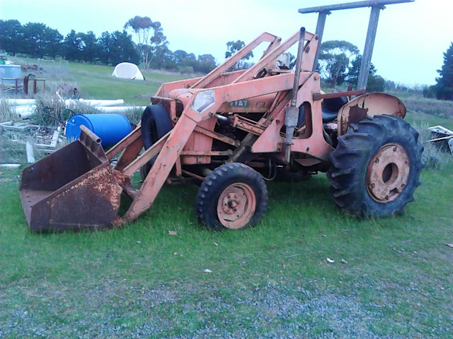 FRONT END LODER,YAMAHA ENG., Incubator ANTQE.FERG. RAKE+FEL ARMS etc ...