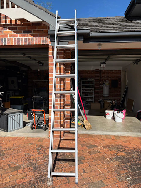 Extension ladder - Bailey brand 120kg - one foot missing - Ladders ...