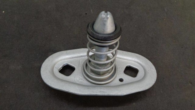 GENUINE BONNET LOCK LATCH BMW E39 | Other Parts & Accessories | Gumtree ...