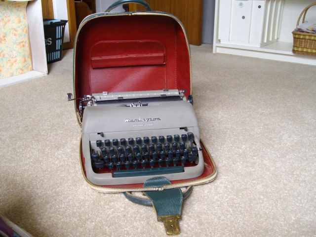 Vintage Remington Rand Letter Riter Portable typewriter with hard case ...