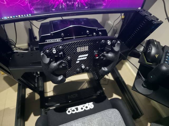 Fanatec CSW v2.5 Wheel Base, Formula Carbon Wheel & CSL Elite pedals w ...