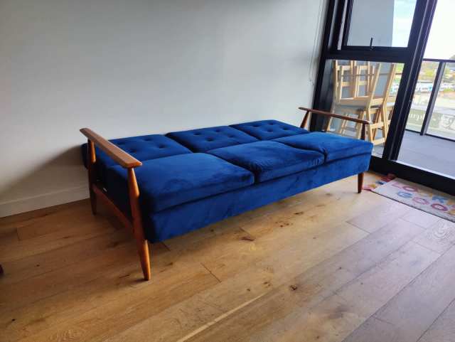 Stylish Green/Blue Velvet Sofa Bed Effortless Comfort & Elegance ...