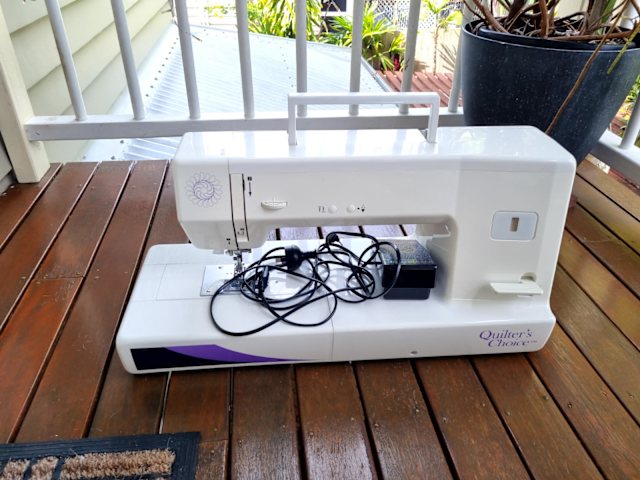 Quilters Choice QC-300E Sewing Machine - Sewing Machines in Holland ...