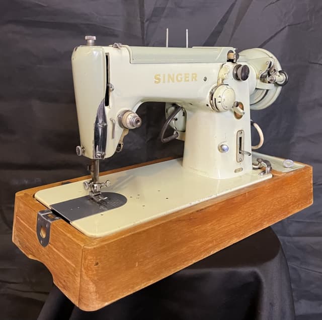 STUDIO SALE!!! Singer 319K collectable, sewing machine, top condition ...