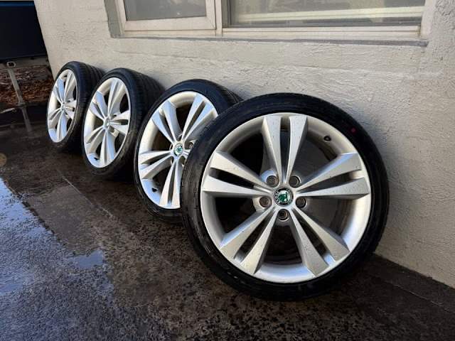 Skoda Octavia 18 Inch Alloy Wheels with Excellent Tyres *Delivery ...