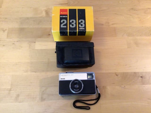 Kodak Instamatic 233 126 Film Camera w/ Original Hard Case & Box - Non ...