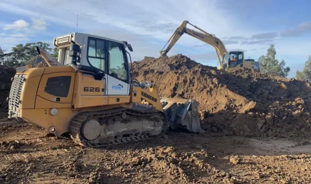 DAM BUILDING SPECIALISTS - FREE FILL, SHALE, CLAY & SANDSTONE ...