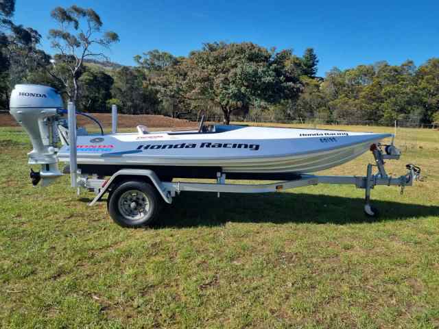 Race boat, Junior, Honda Outboard, Minx, Trailer | Motorboats ...