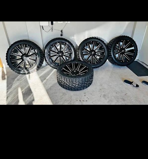 22 inch rims and tyres all 5 set including sensors .. just 500 km onl ...