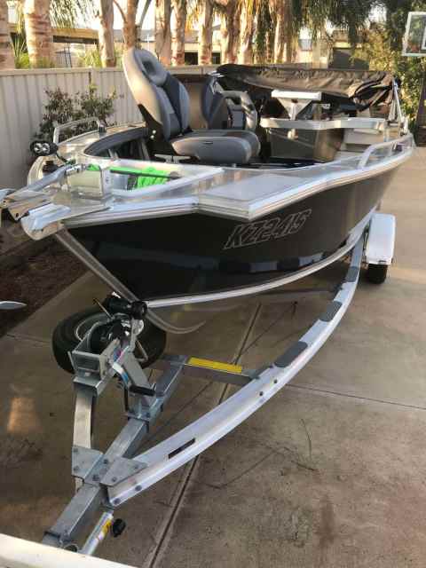 2018 Stacer 469 Outlaw side console with 60hp Yamaha | Motorboats ...