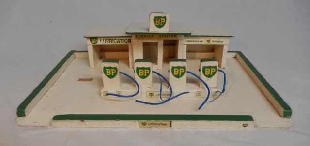 UNIQUE Vint. 20th Cent Shedwork BP petrol station folk art/garaganalia ...