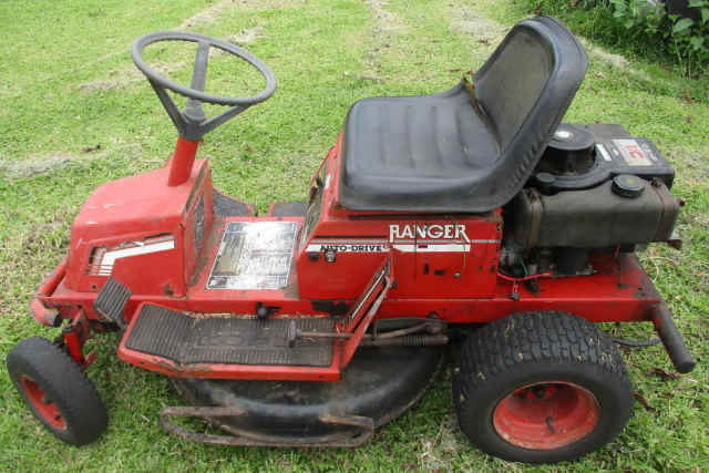 ROVER RANGER RIDE ON.BRIGGS POWERED 10.5hp LAWNMOWER.30 INCH CUT ...