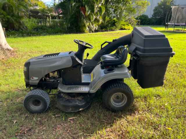 Ride on mower for sale - Lawn Mowers in Bahrs Scrub QLD | Gumtree Australia