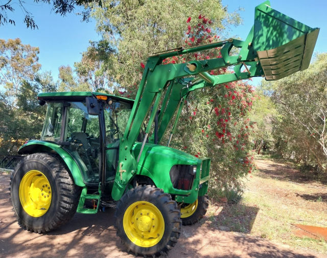John Deere 5-series Tractor 4WD Front Loader | Farming Vehicles ...