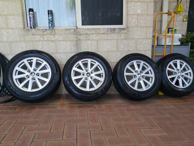 VF COMMODORE OEM ALLOY WHEELS AND TYRES | Wheels, Tyres & Rims ...