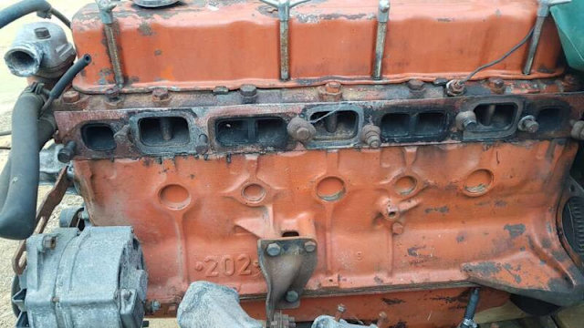 Holden 202 Red Motor with Yellow Terra Head o481094190 | Auto Body ...