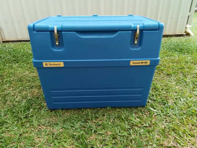 Chescold RC1180 3 way fridge freezer combo - Miscellaneous Goods in ...