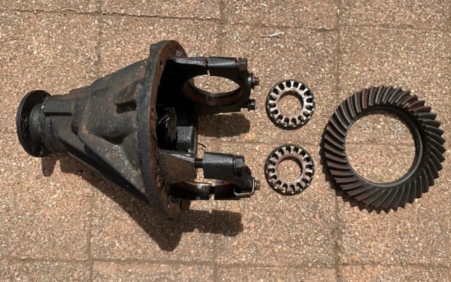 Toyota hilux surf diff center | Engine, Engine Parts & Transmission ...