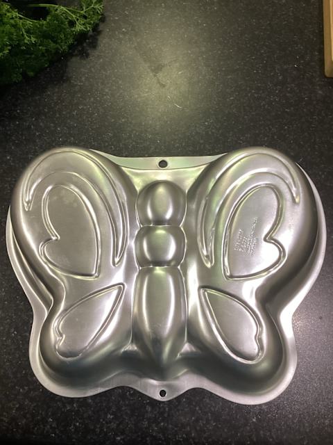 Large Butterfly cake tin and 4 mini heart shaped pans - Cooking ...