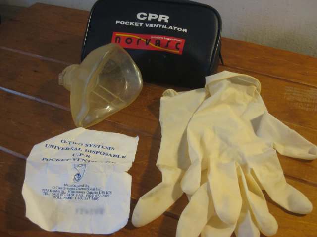 Retro Universal Disposable CPR Pocket Ventilator Pack (Canada) 1980s ...