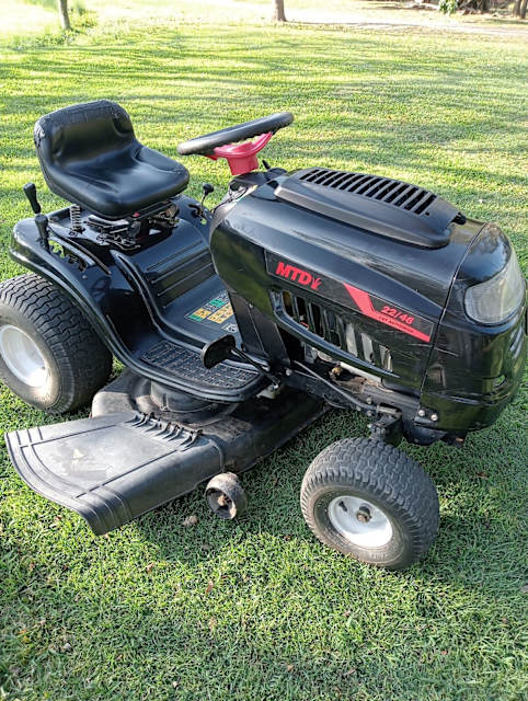 Yard Man 46inch deck ride on mower with 22hp Briggs and Stratton - Lawn ...