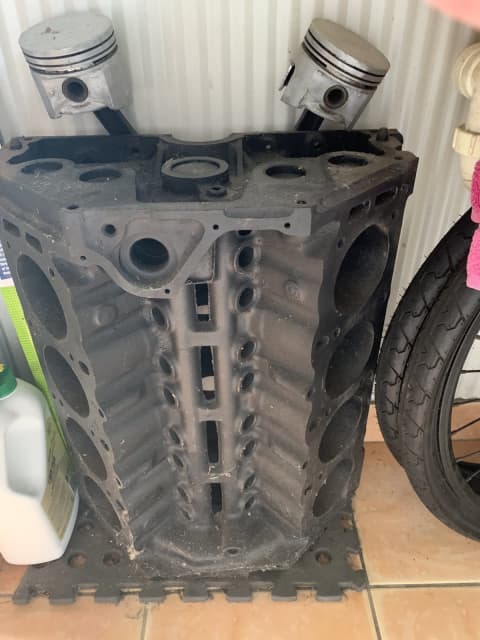 Holden 253 V8 Block With A Couple Of Pistons And Rods Engine Engine Parts And Transmission 