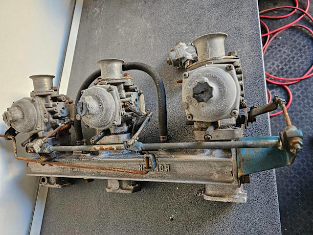 Red motor Xu1-gtr Lc Cd 150 Stromberg side drafts torana origanal hol ...