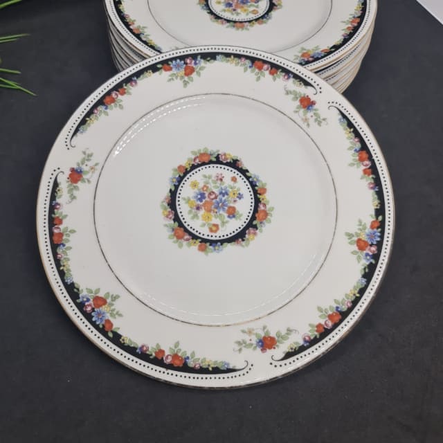 Trisa Vintage Porcelain Plates in excellent condition, Set of 6 ...