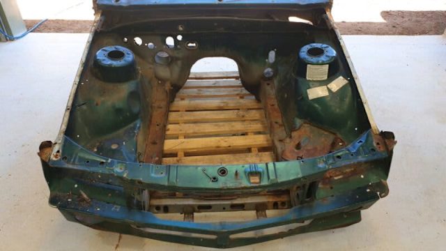 Vk commodore front cut straight no rust | Auto Body parts | Gumtree ...