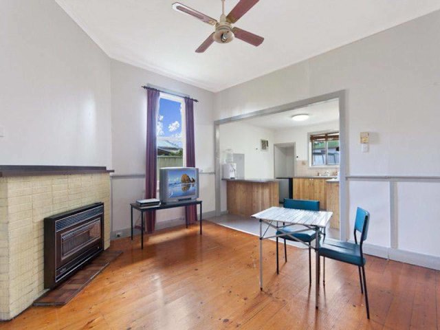 House -3 bedroom with ensuite and double garage with vacant possession ...