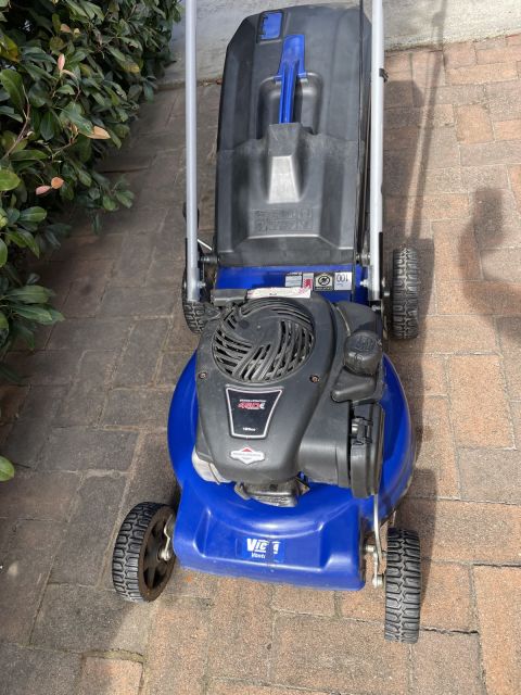 Victa Vantage 450E Mower 4 stroke 18 cutting - Lawn Mowers in ...