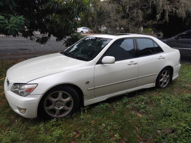 1999 LEXUS IS200 SPORTS LUXURY 4 SP AUTOMATIC 4D SEDAN, 5 seats GXE10R ...