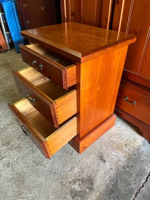 BEDSIDE DRAW UNIT TABLE | Bedside Tables | Gumtree Australia Ryde Area ...