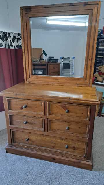 timber dressing table - Dressers & Drawers in Toormina NSW | Gumtree ...