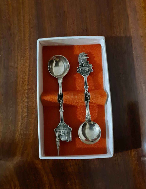 Vintage pair of boxed miniature silver plate souvenir spoons ...