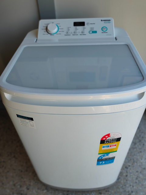 Simpson 6 Kg Washing Machine (deceased estate/only months old ...