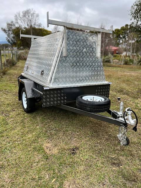2017 Victorian Box Trailer with aluminium trade top , ladder racks, re ...