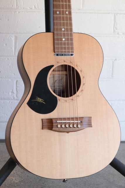 Mini Maton Acoustic/Electric Guitar in Case (Left Handed) - Used ...