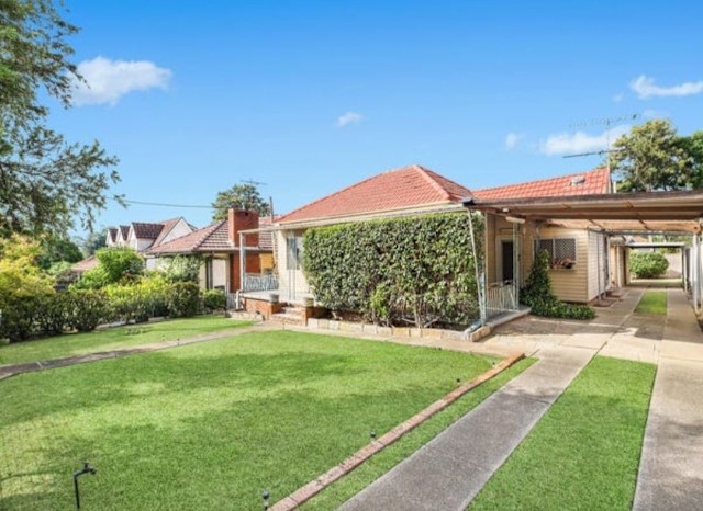 Room for rent Seven Hills close to railway - Share House & Flatshare ...