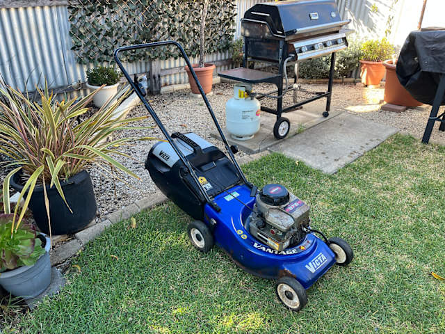 Victa Vantage Briggs Lawn Mower (serviced) - Lawn Mowers in Morphett ...