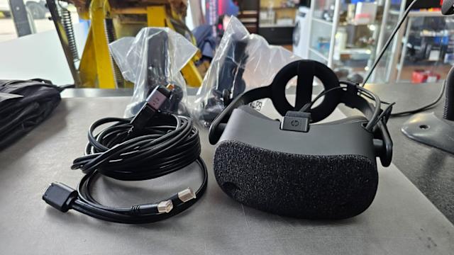 HP REVERB VR1000 MIXED REALITY HEADSET *NEAR NEW* - Other Electronics ...