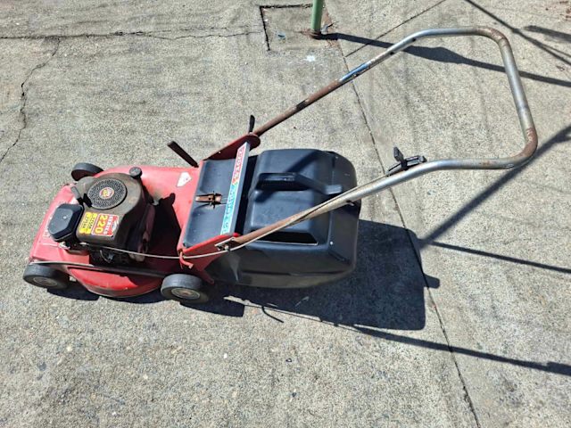 Lawn mower Rover 4 stroke 4 blades with catcher - Lawn Mowers in Mount ...