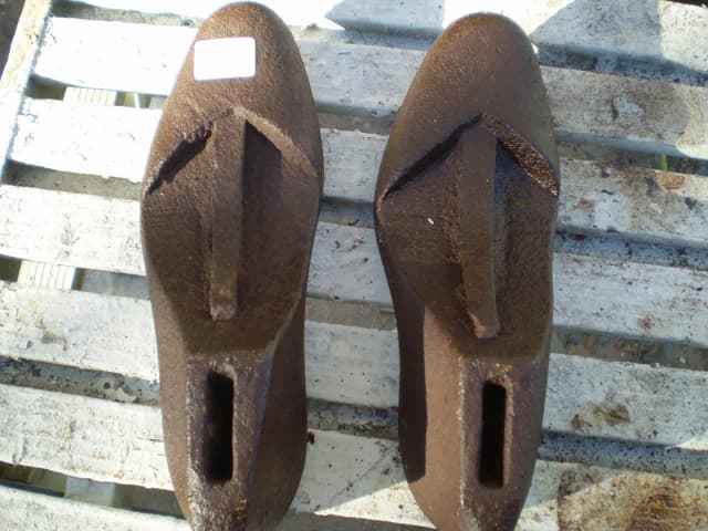 2 x vintage cast iron cobblers shoe last anvil door stop 21 ,21.5cm ...