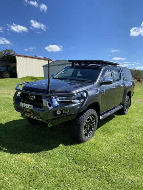 2022 TOYOTA HILUX SR5 (4x4) 6 SP AUTOMATIC DOUBLE C/CHAS | Cars, Vans ...