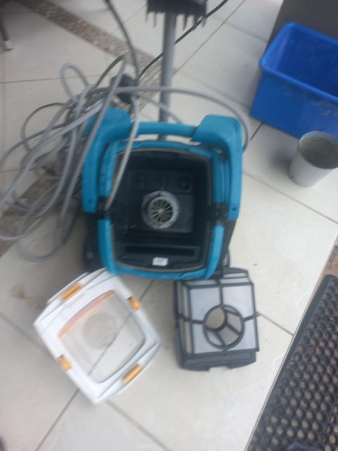 Robotic pool cleaner barracuda captura plus - Pool in Hope Island QLD ...