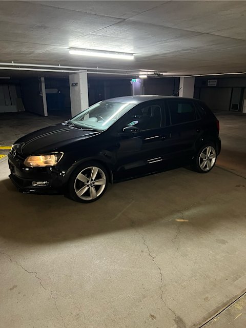 2014 VOLKSWAGEN POLO 6R MY14.5 6 SP MANUAL 5D HATCHBACK, 5 seats | Cars ...