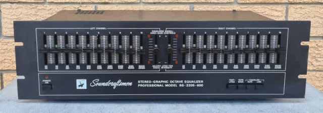 Soundcraftsmen SG-2205-600 Stereo 10-Band Pro Graphic Equalizer ...