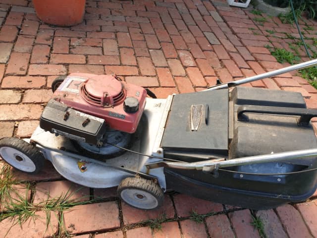 Free broken honda lawn mower. Potential fixer upper. | Lawn Mowers ...